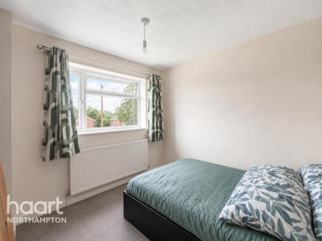 2 bedroom flat for sale in Swale Drive, Northampton, NN5
