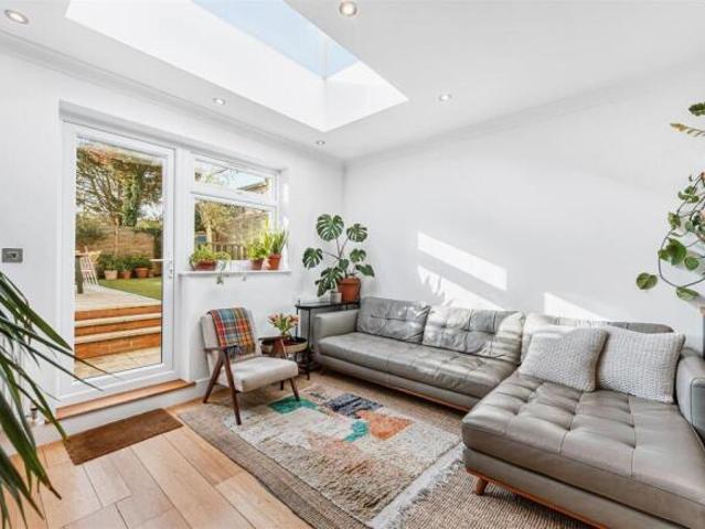 2 bedroom flat for sale in St. Andrews Road, Golf Links, Acton, London, W3