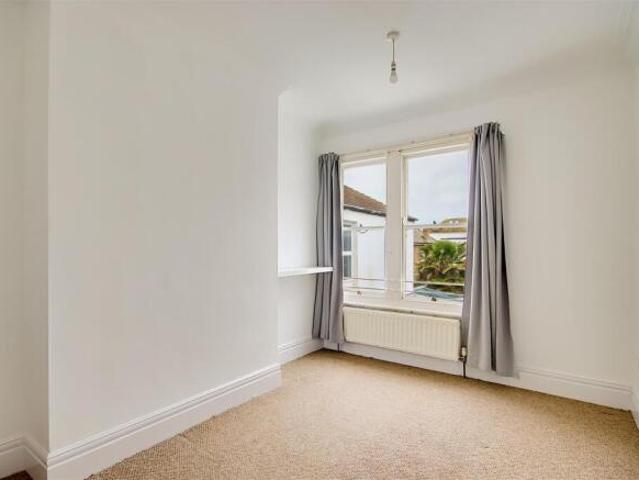 2 bedroom flat for sale in St Georges Road, Worthing, BN11