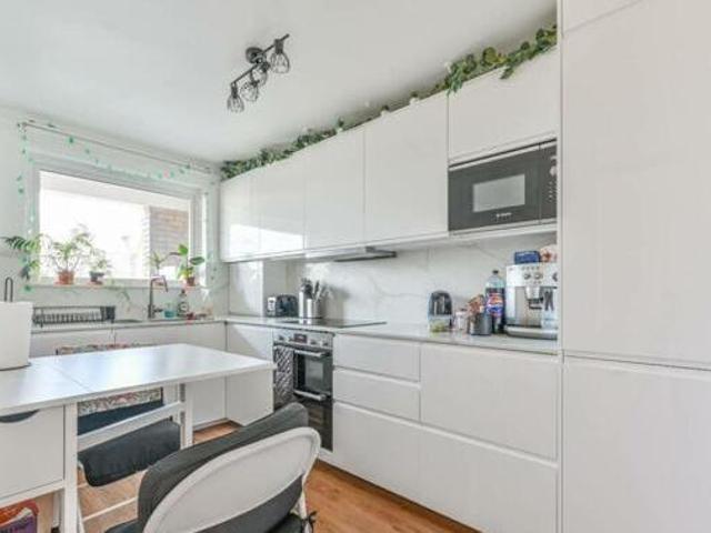 2 Bedroom Flat For Sale In St John´s Hill, London