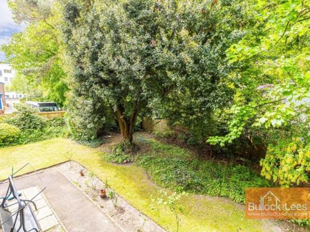 2 bedroom flat for sale in St. Johns Road, Bournemouth, Dorset, BH5