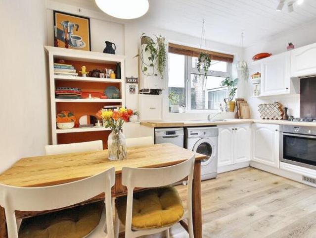 2 bedroom flat for sale in St. Johns Road, Isleworth, TW7