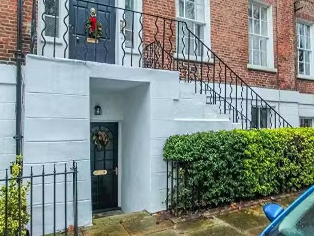 2 Bedroom Flat For Sale In St. Johns Square, Wakefield, WF1