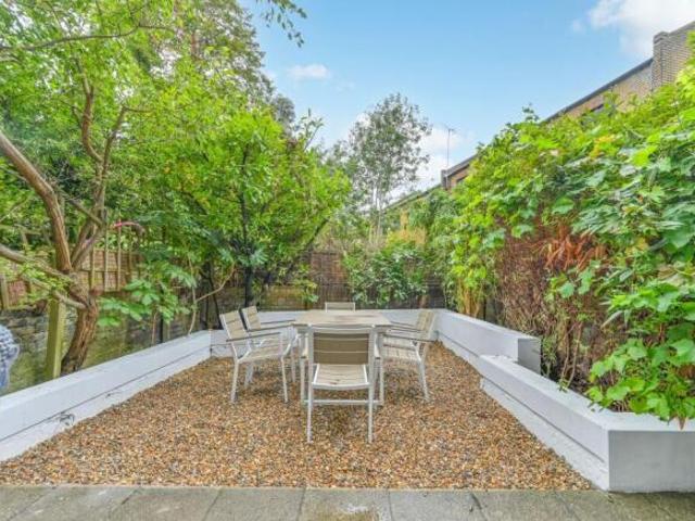 2 bedroom flat for sale in St Lukes Road, Notting Hill, London, W11