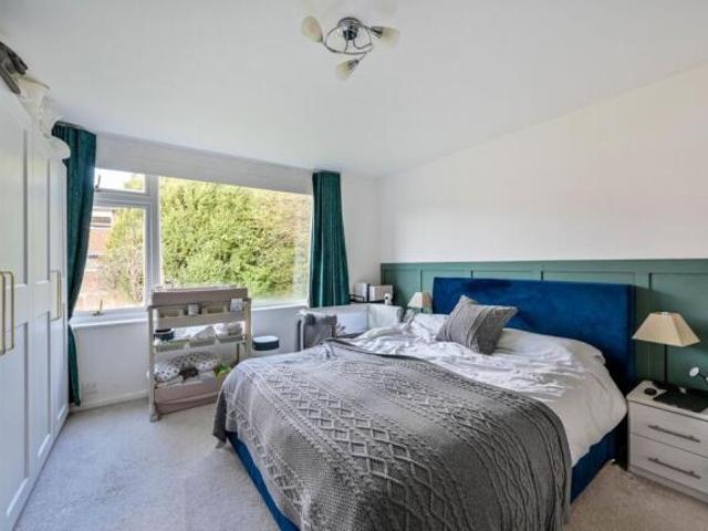 2 bedroom flat for sale in St Margarets, Guildford, GU1