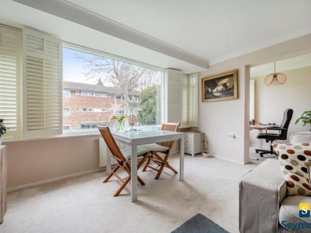 2 bedroom flat for sale in St Margarets, London Road, Guildford, Surrey, GU1
