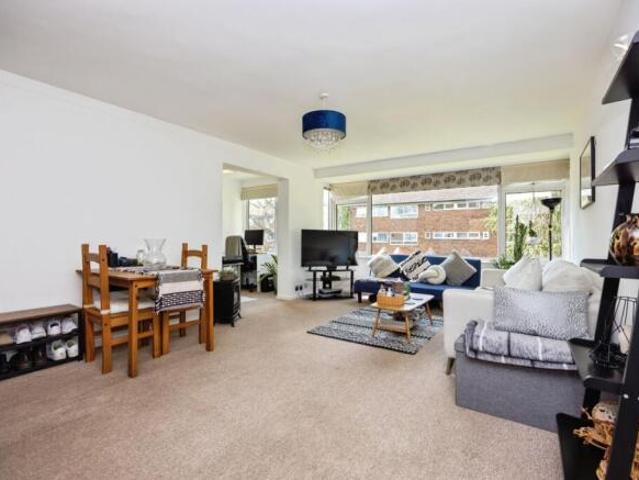 2 bedroom flat for sale in St. Margarets, London Road, Guildford, Surrey, GU1