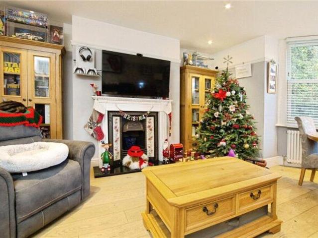 2 bedroom flat for sale in St. Peters Road, Croydon, CR0