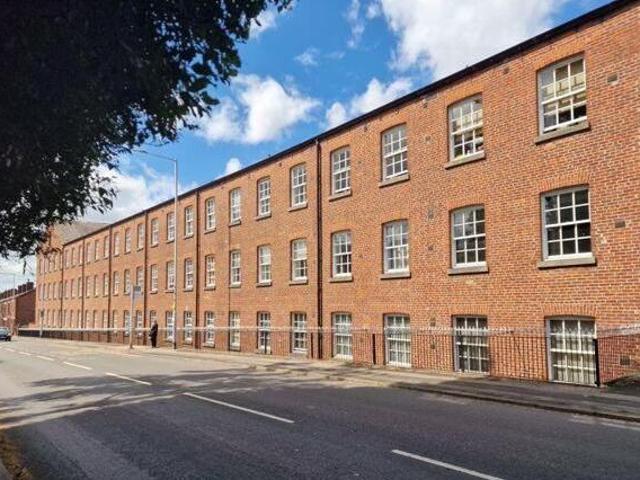 2 Bedroom Flat For Sale In Stockport, Cheshire