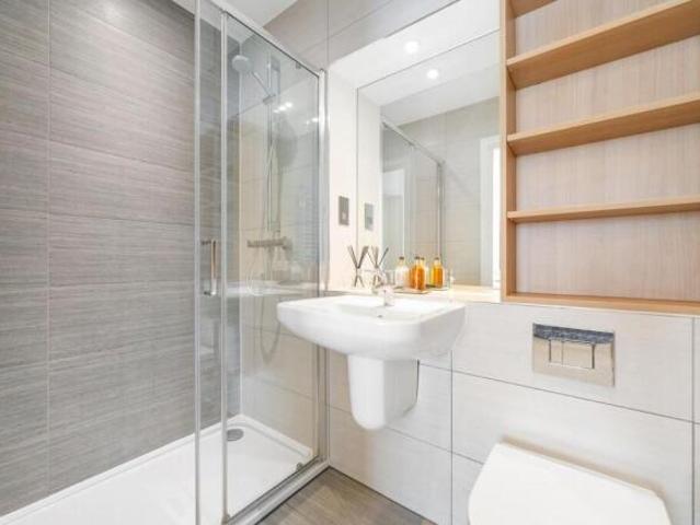2 bedroom flat for sale in Stockwell Park Walk, SW9