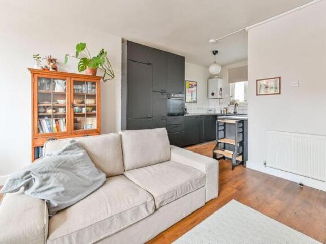 2 bedroom flat for sale in Stoke Newington Church Street, Stoke Newington, London, N16