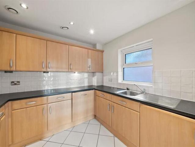2 bedroom flat for sale in Stoke Road, Guildford, GU1