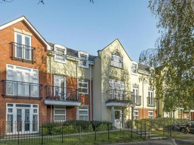 2 Bedroom Flat For Sale In Stonegrove, Edgware