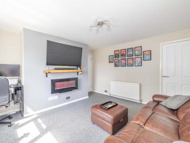 2 bedroom flat for sale in Station Road, Adisham, Canterbury, Kent, CT3