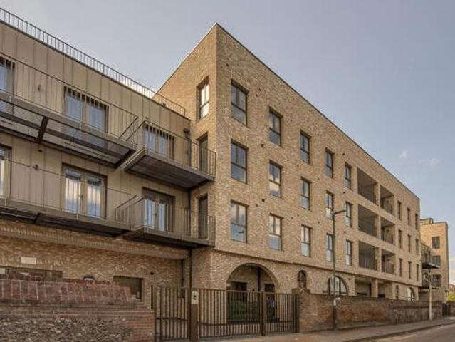 2 Bedroom Flat For Sale In Station Road, South Wimbledon