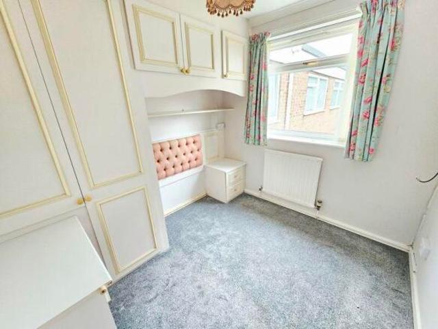 2 bedroom flat for sale in Station Road, Sutton Coldfield, West Midlands, B73 5JZ, B73