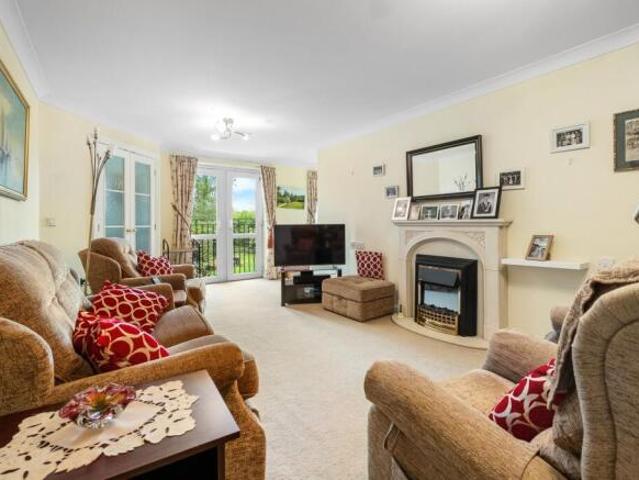 2 bedroom flat for sale in Station Road, Radyr, CF15