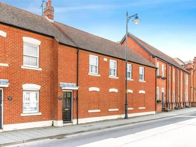 2 bedroom flat for sale in Station Road West, Canterbury, Kent, CT2