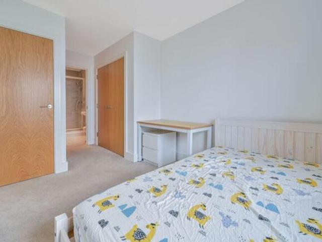 2 bedroom flat for sale in Station View, Guildford, GU1