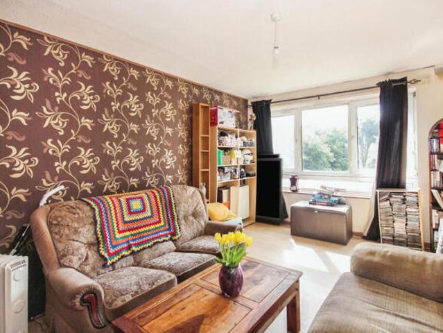 2 bedroom flat for sale in Stamford Gardens, Leamington Spa, CV32
