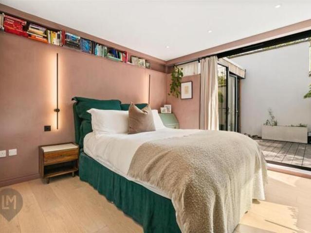 2 bedroom flat for sale in Standen Road, London, SW18