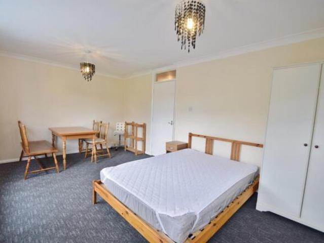 2 bedroom flat for sale in Stanmore, SO22