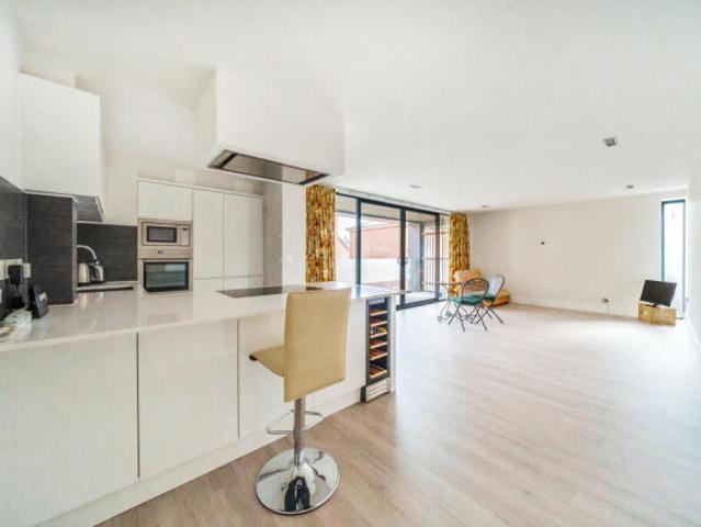 2 bedroom flat for sale in Staple Gardens, Winchester, SO23