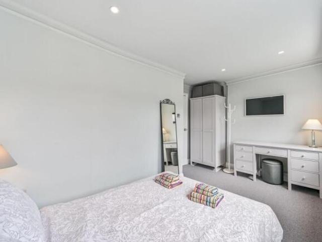 2 bedroom flat for sale in Star Street, Hyde Park Estate, London, W2