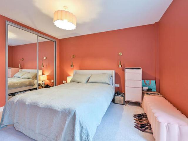 2 bedroom flat for sale in Stead Street, Elephant and Castle, London, SE17