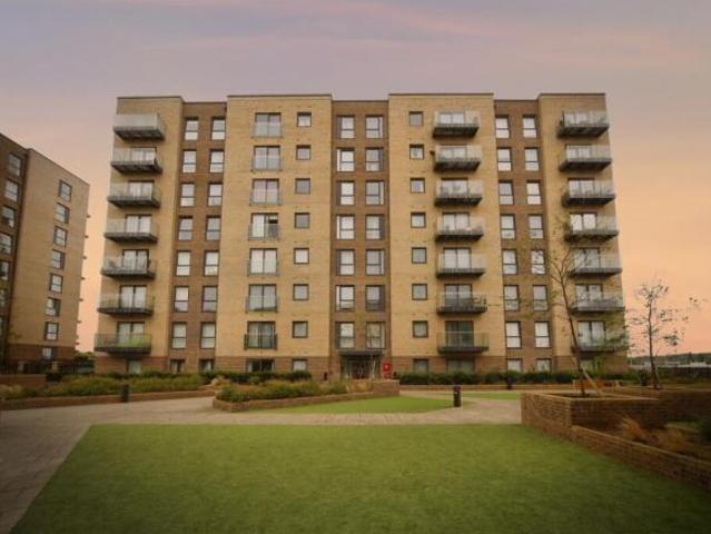 2 bedroom flat for sale in Stirling Drive, Luton, LU2