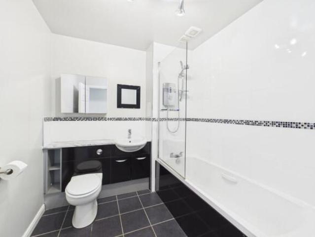 2 bedroom flat for sale in Stirling Road, Kilsyth, G65