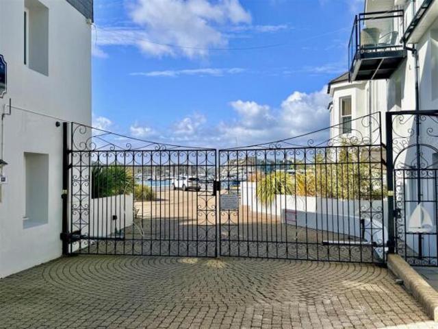 2 bedroom flat for sale in Strand Street, Plymouth, PL1