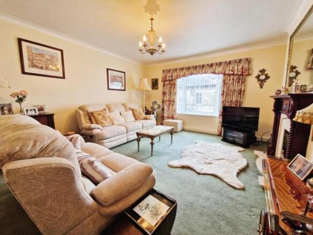 2 bedroom flat for sale in Stray Court Princes Villa Road, Harrogate, HG1 5RJ, HG1