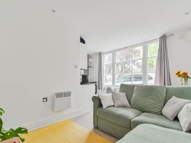 2 Bedroom Flat For Sale In Streatham Hill, London