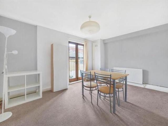 2 bedroom flat for sale in Sunlight Square, London, E2