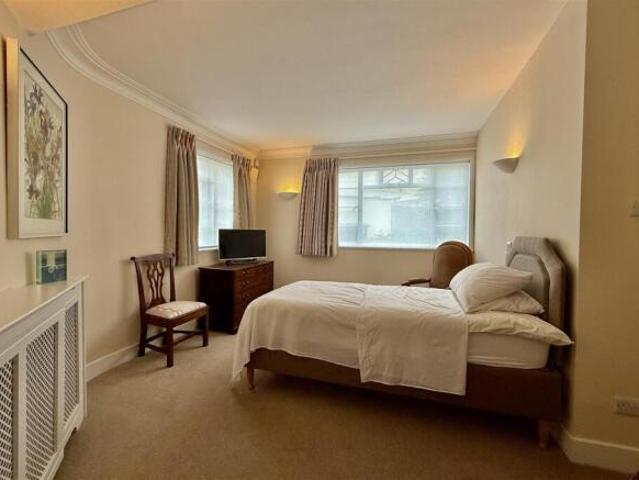 2 bedroom flat for sale in Suffolk Square, Cheltenham GL50 2HR, GL50