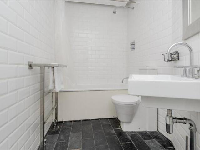 2 bedroom flat for sale in Sulgrave Road, Hammersmith W6