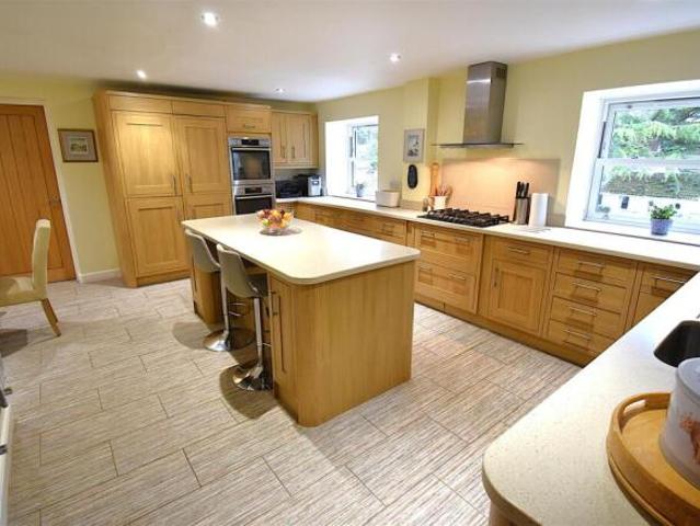 2 bedroom flat for sale in Superb apartment with wonderful views close to Westbury village, BS10