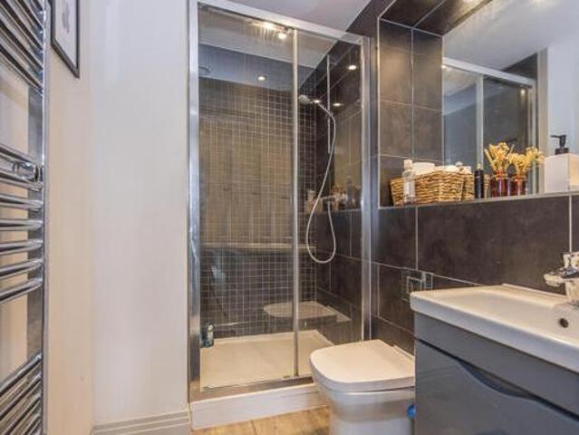 2 Bedroom Flat For Sale In Surbiton