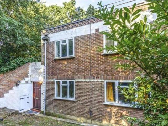 2 Bedroom Flat For Sale In Surbiton, Surrey
