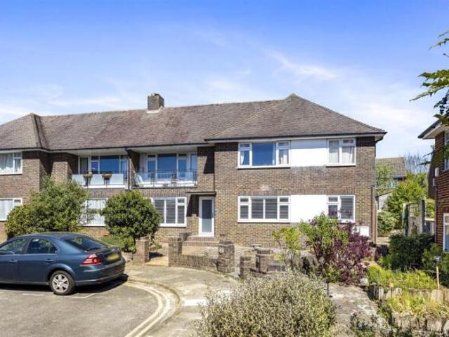 2 bedroom flat for sale in Surrenden Holt, Surrenden, Brighton, BN1