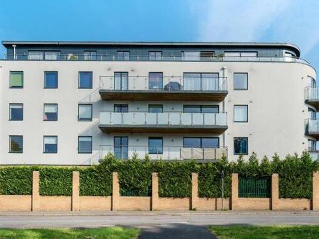2 Bedroom Flat For Sale In Surrey