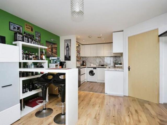 2 bedroom flat for sale in Susans Road, Eastbourne, BN21