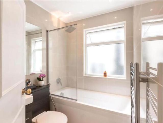 2 bedroom flat for sale in Sussex Gardens, Hyde Park, London W2
