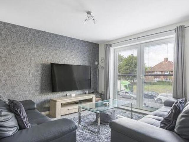 2 Bedroom Flat For Sale In Sutton, Surrey