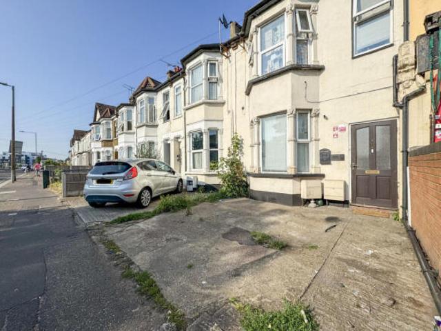 2 bedroom flat for sale in Sutton Road, Southend on Sea, SS2 5, SS2