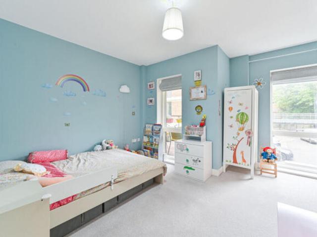 2 bedroom flat for sale in Sylvan Hill, Crystal Palace, London, SE19