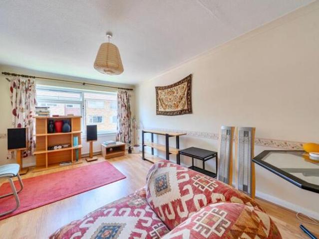 2 bedroom flat for sale in Sylvia Close, Basingstoke, RG21