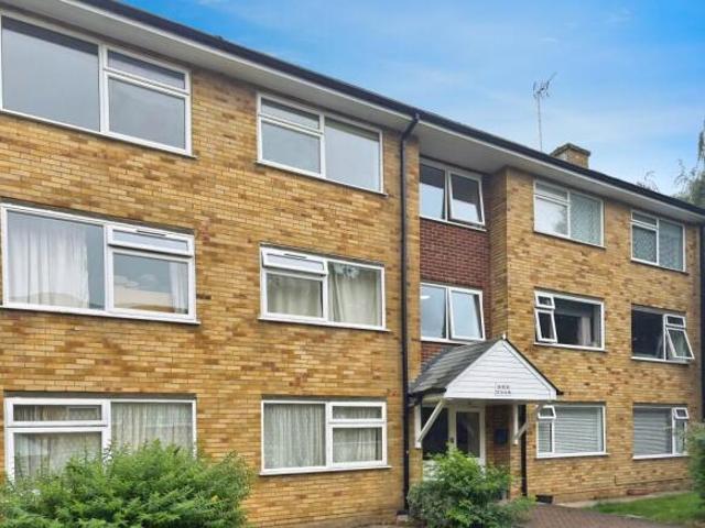 2 bedroom flat for sale in Sylvia Close, Basingstoke, RG21
