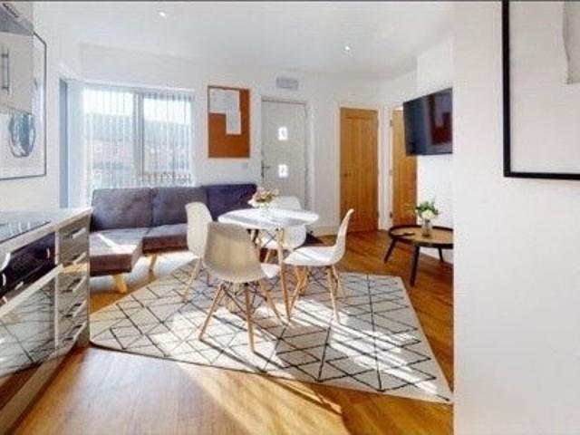 2 bedroom flat for students